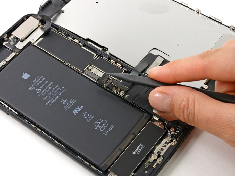 Замена порта зарядки Lightning на iPhone 7 Plus